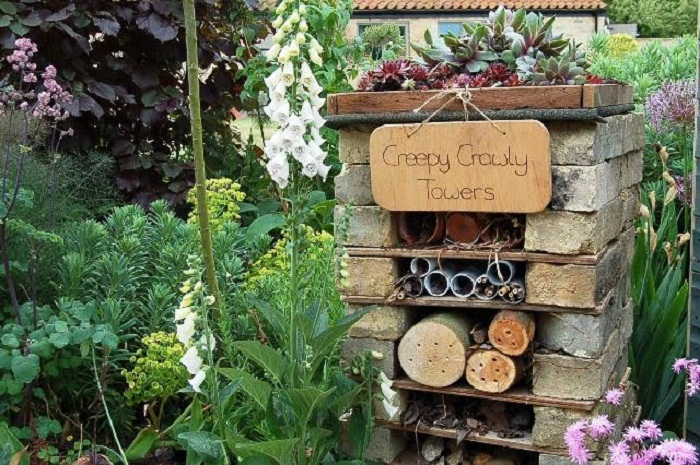 Insect Hotel • Insteading